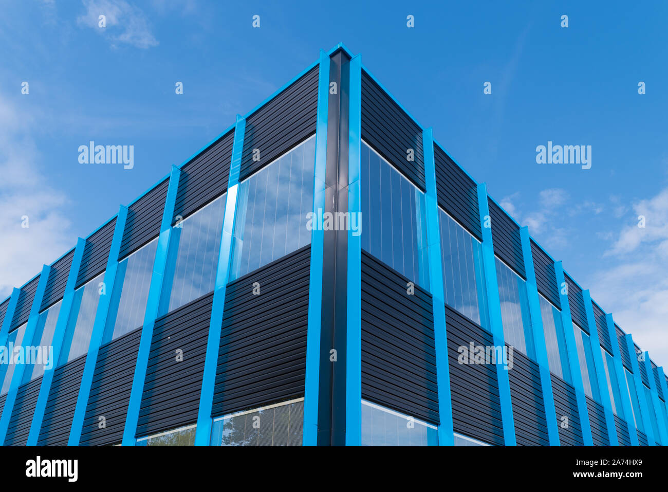 modern blue office building exterior Stock Photo - Alamy