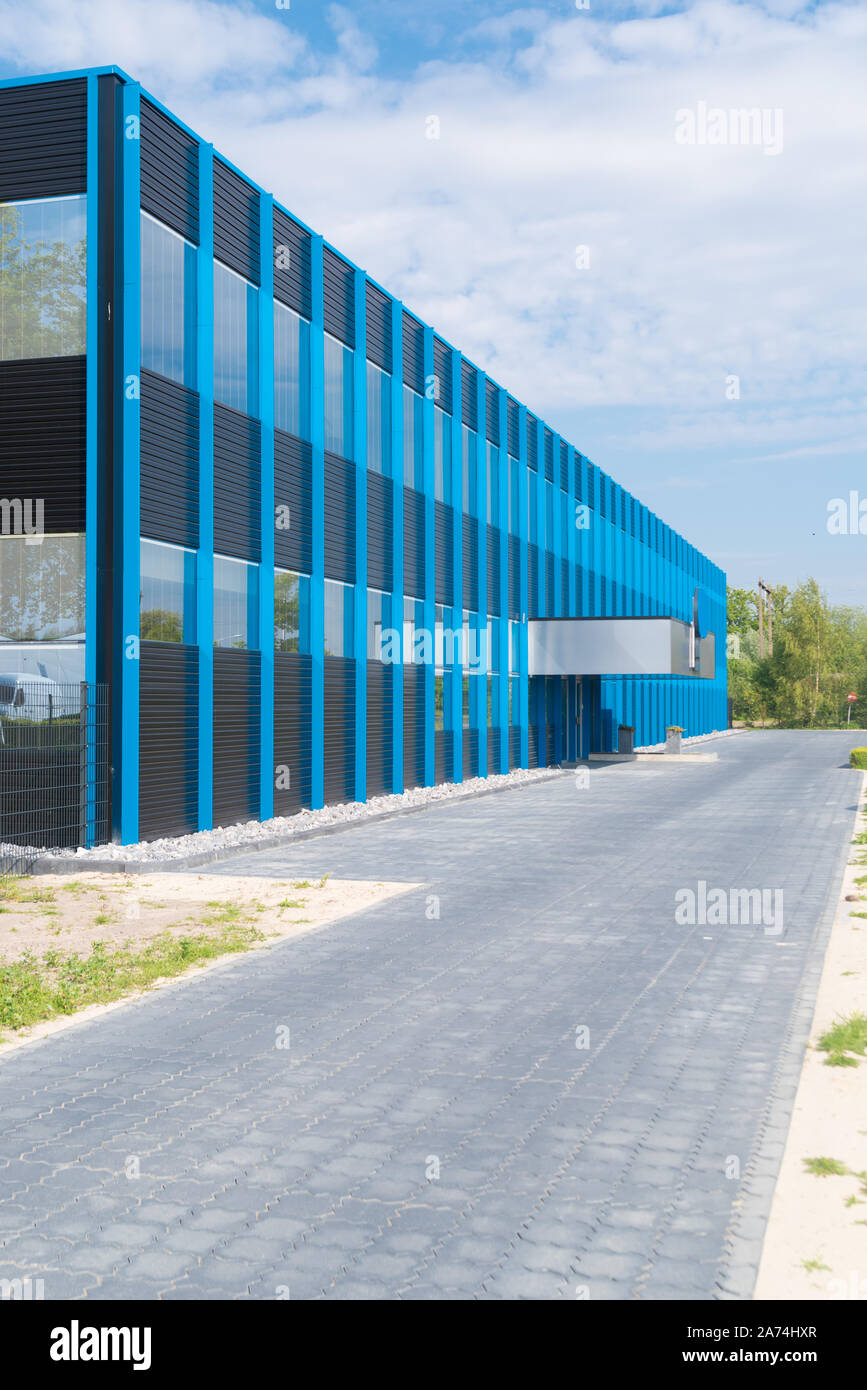 modern blue office building exterior Stock Photo - Alamy