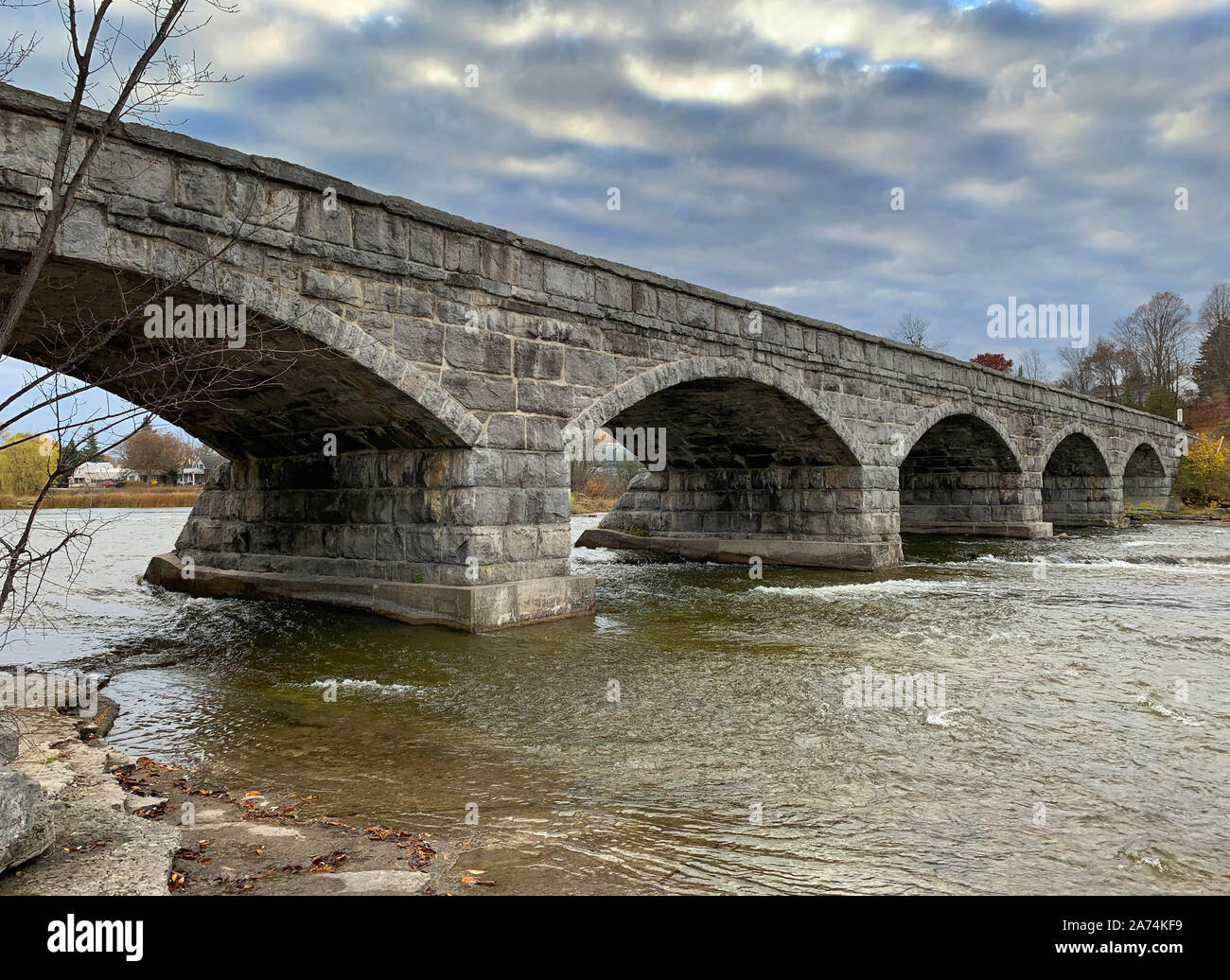 Old stone arch bridge crosses hi-res stock photography and images - Alamy