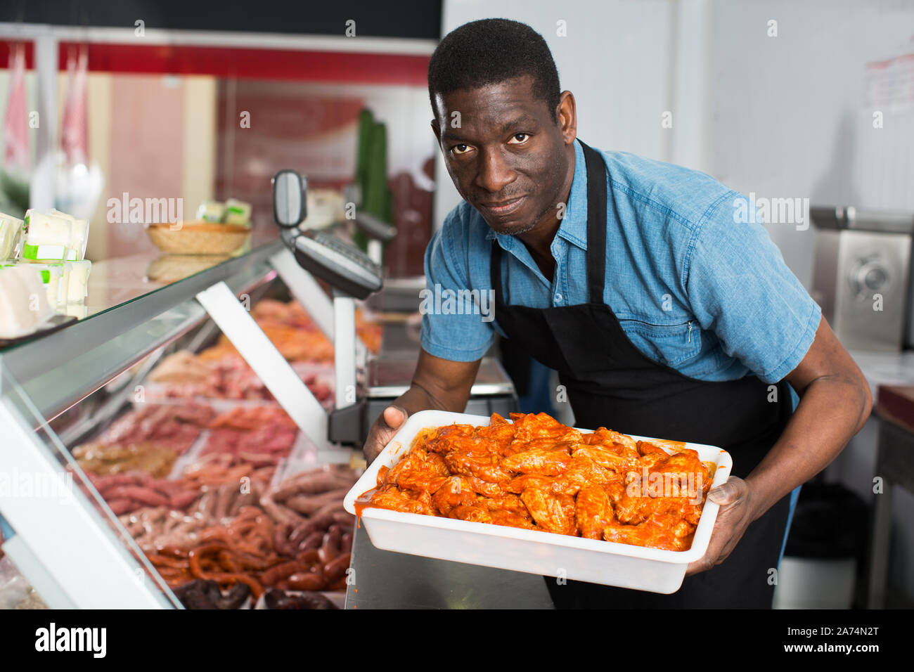 Chicken meat display case hi-res stock photography and images - Alamy