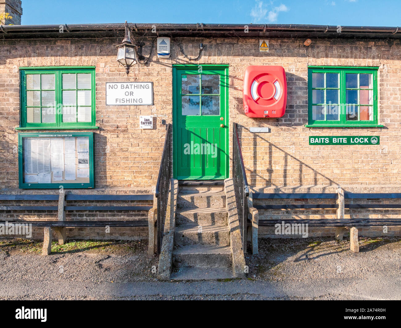 Lock building hi-res stock photography and images - Alamy