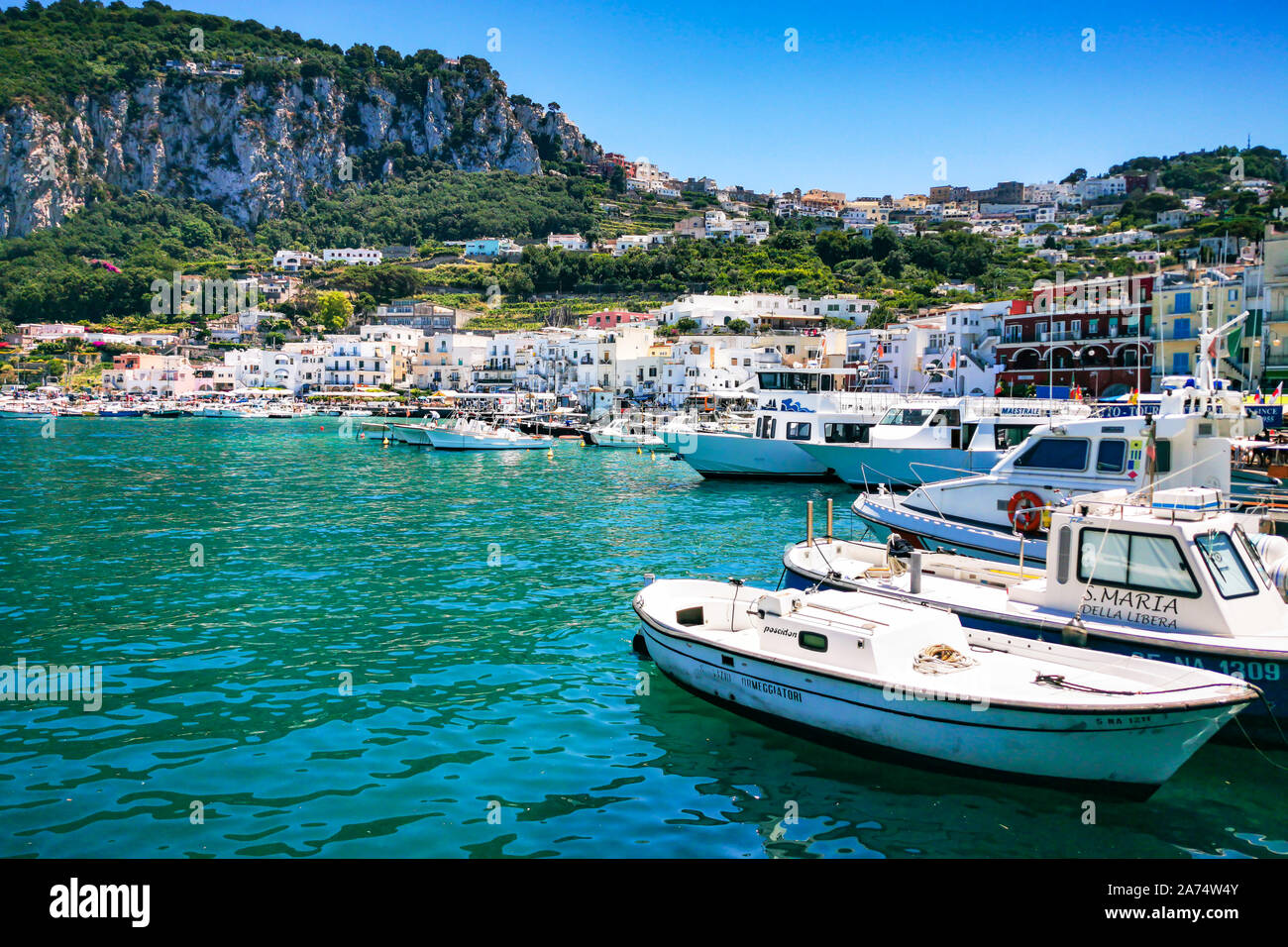 The port of capri hi-res stock photography and images - Alamy