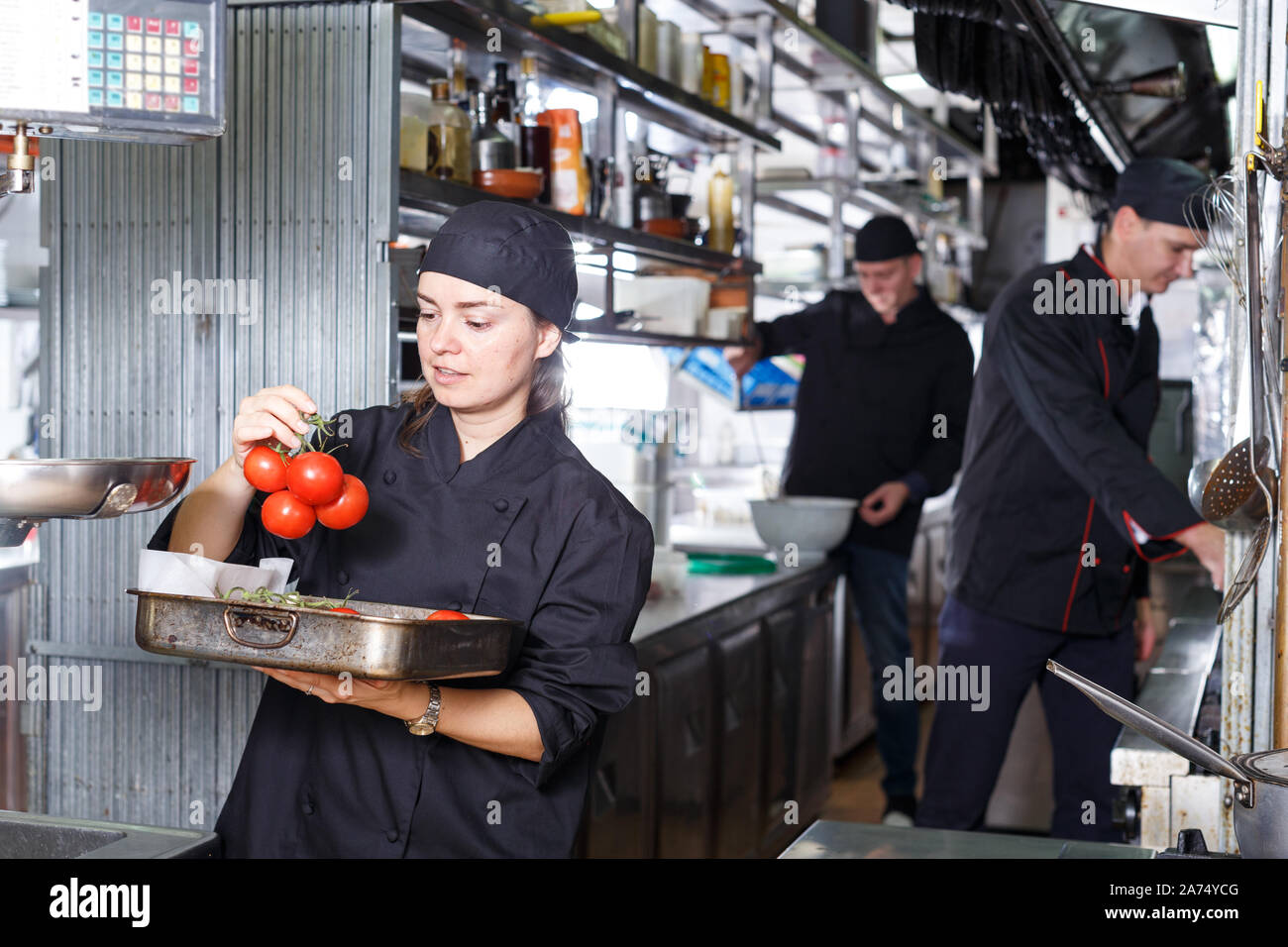 Professional cooks cooking dishes hi-res stock photography and images ...