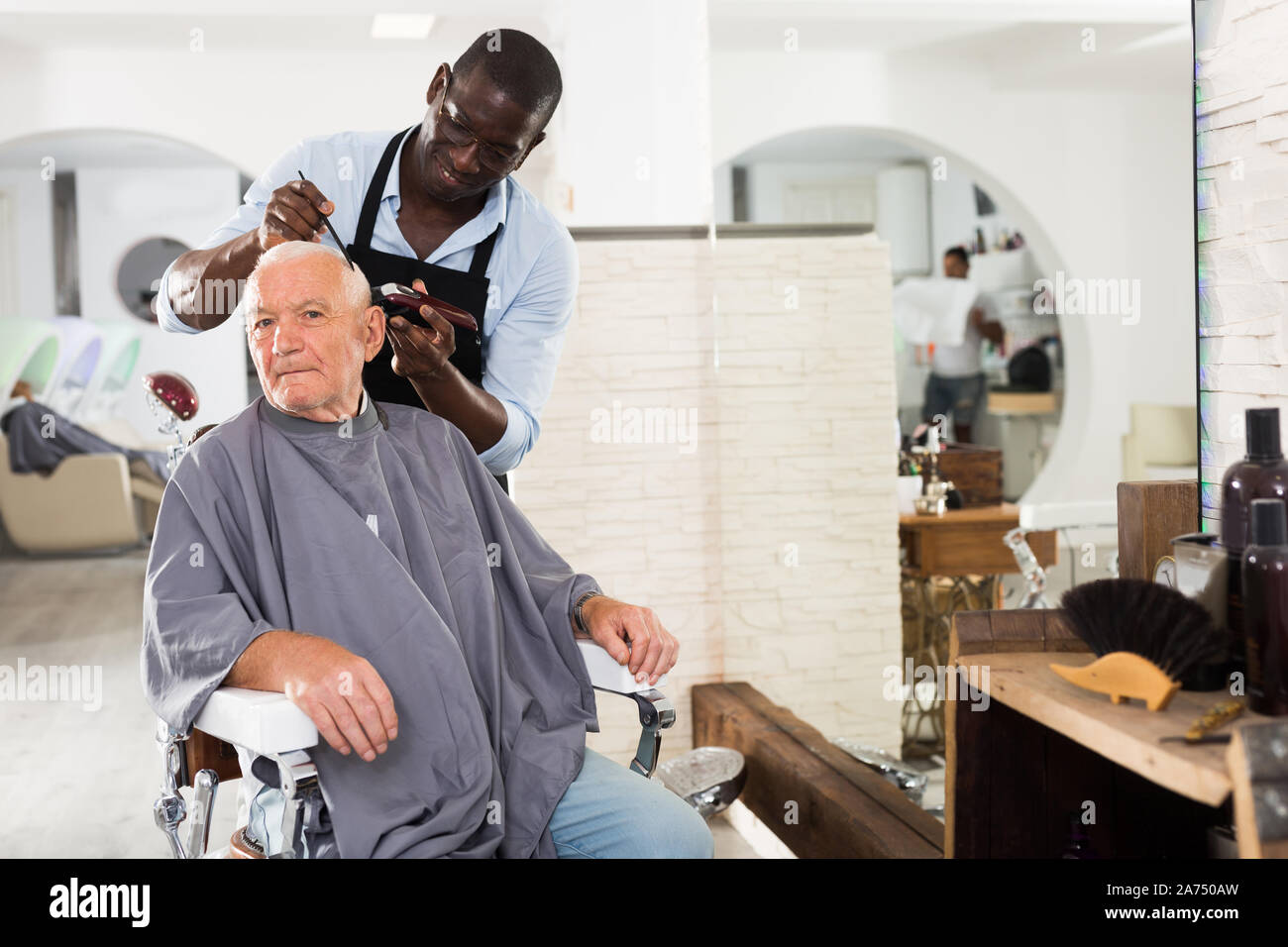 African american barber shop hi-res stock photography and images - Alamy