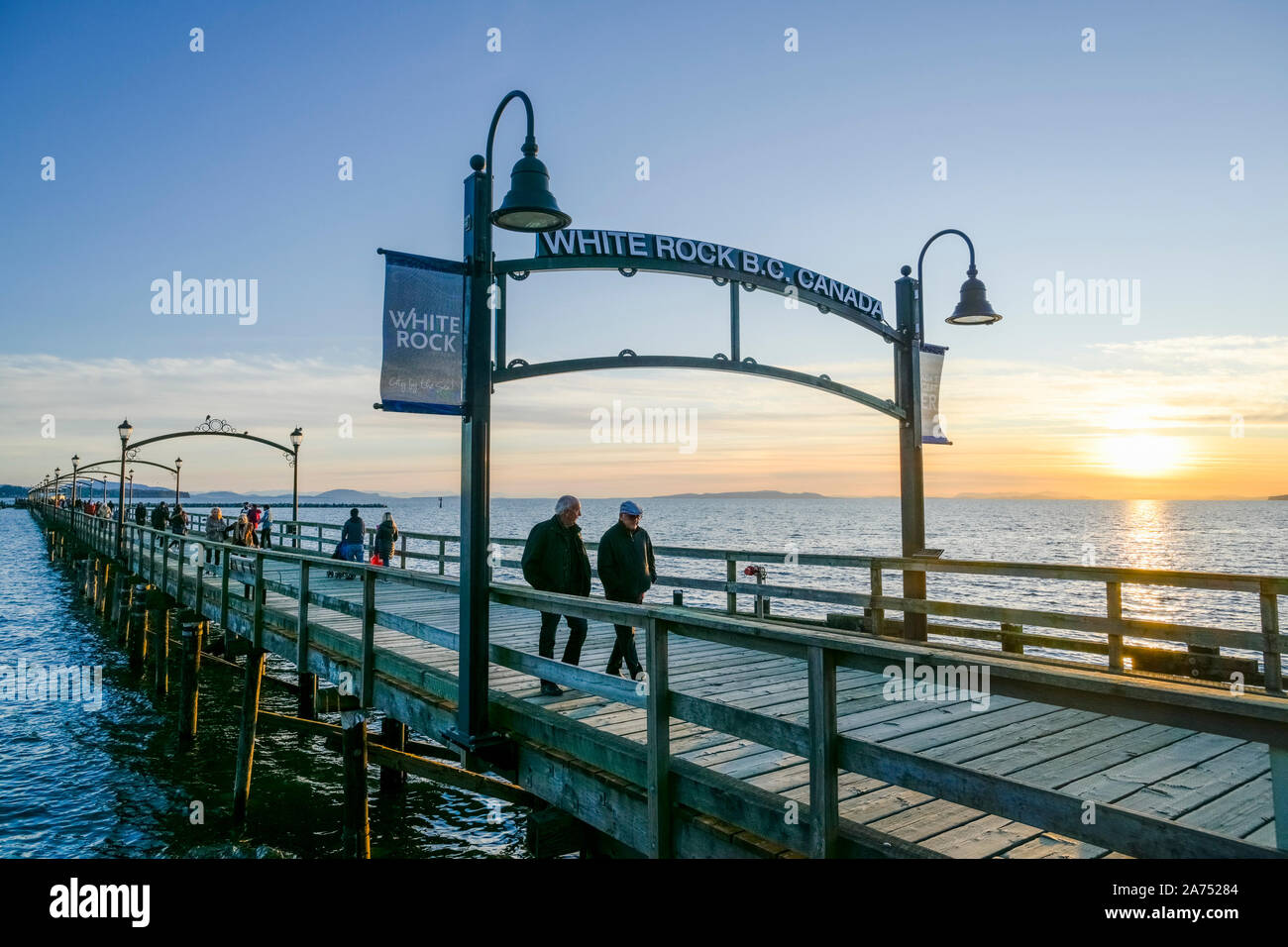 White rock pier hi-res stock photography and images - Alamy
