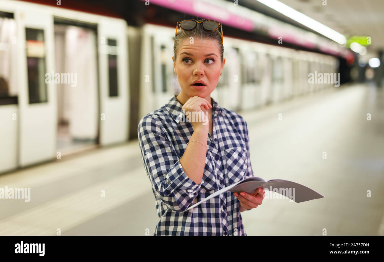 Girl reading subway map hi-res stock photography and images - Alamy