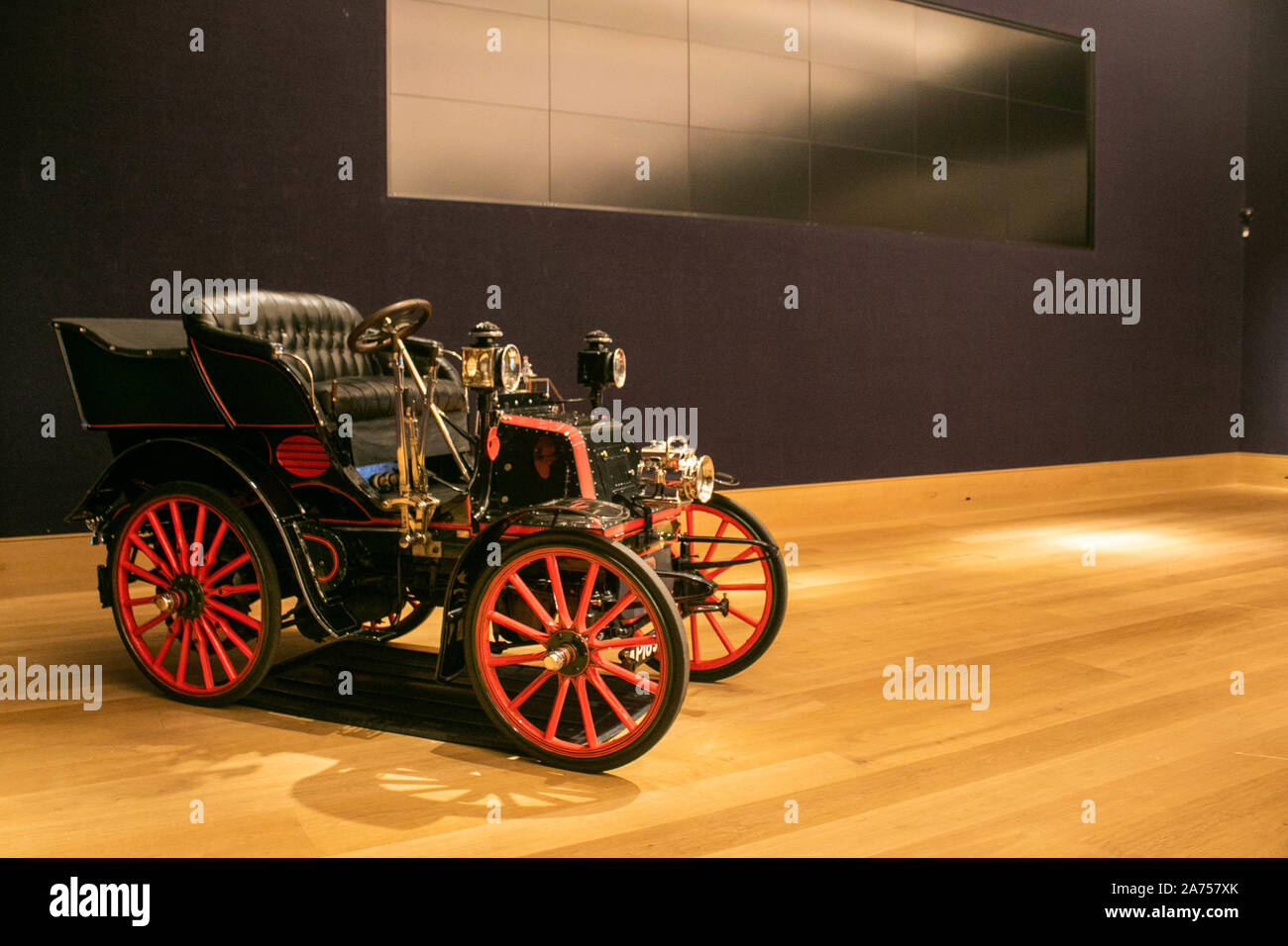 Charette wheel hi-res stock photography and images - Alamy