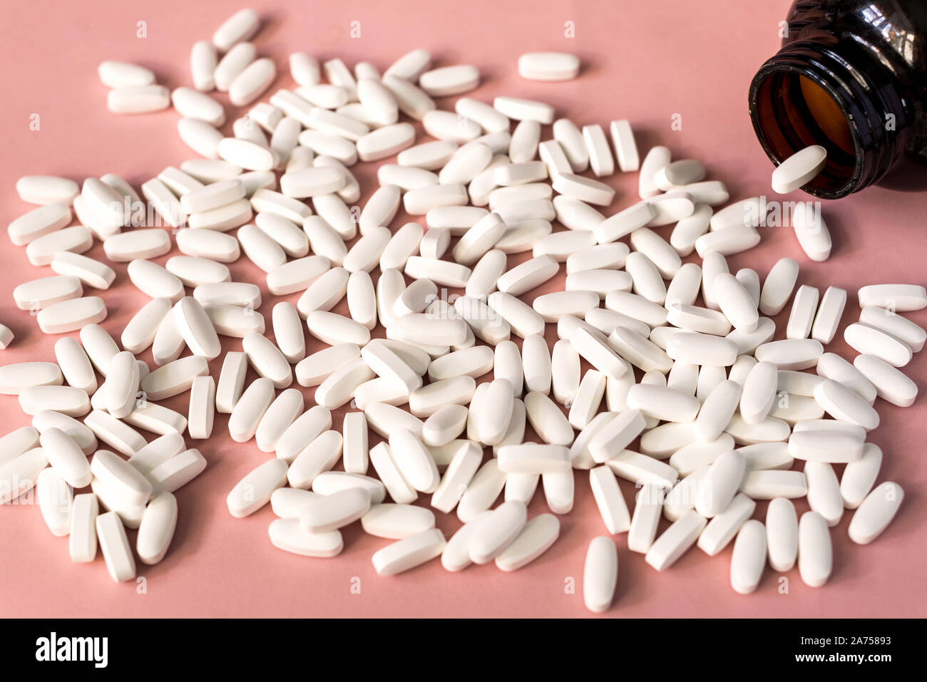 Pills bottle health tablets painkiller medicine cure pink hi-res stock ...