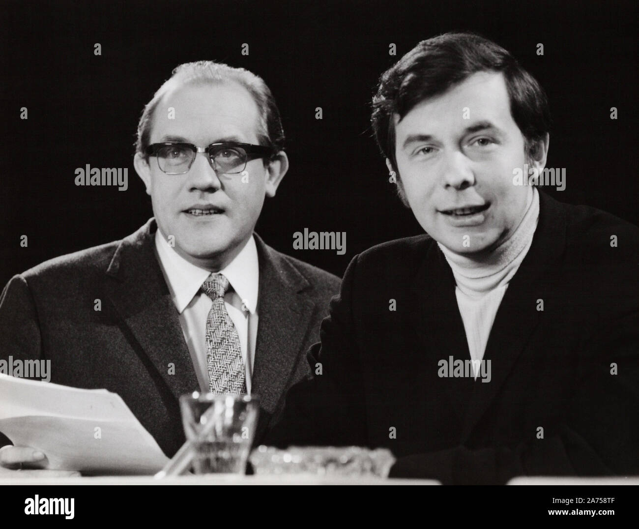 August Everding, deutscher Regisseur, Manager und Inendant (links) und ...