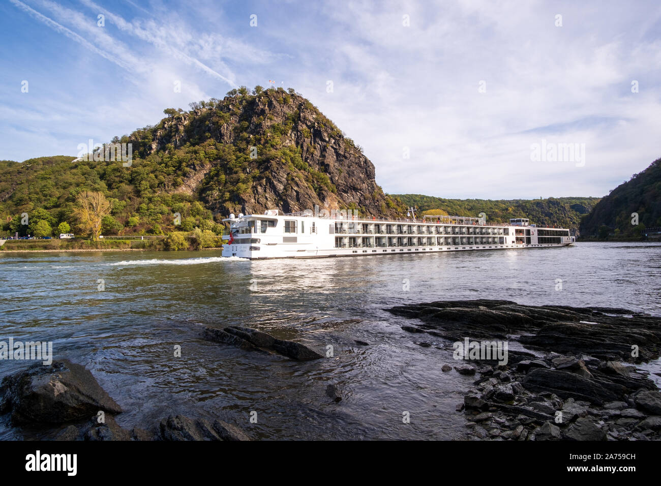Tourist boat passes Rock of the Loreley, Rhine valley, Germany Stock ...
