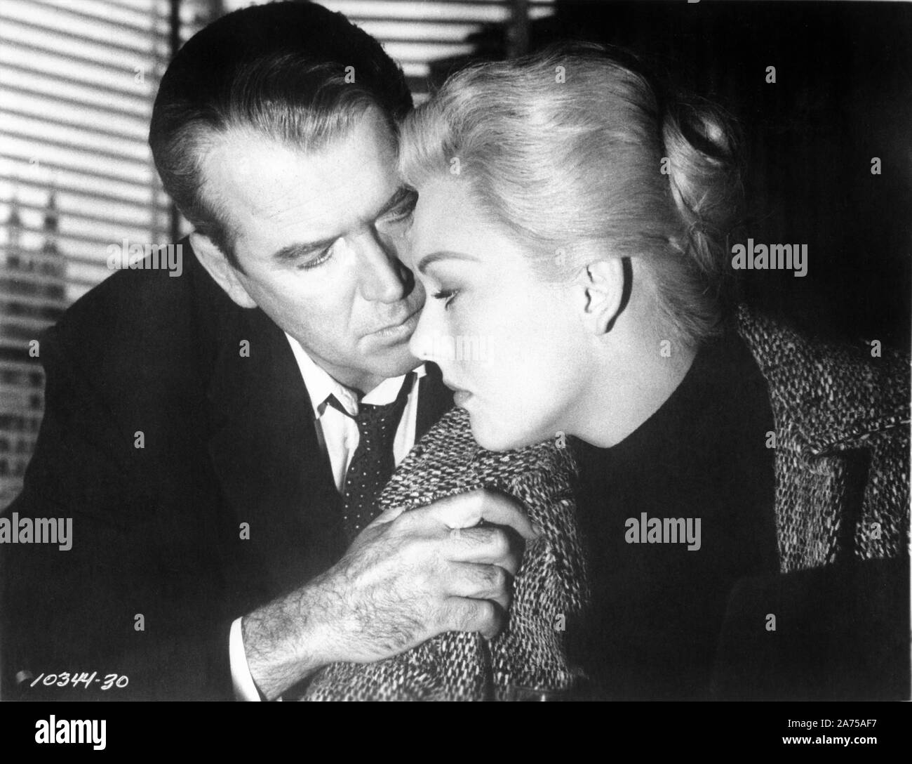 Kim novak 1950s hi-res stock photography and images - Alamy