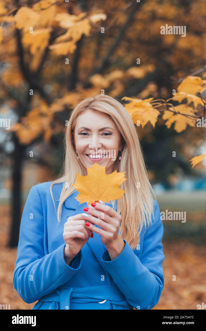 Mature lady outdoors sun hi-res stock photography and images - Alamy