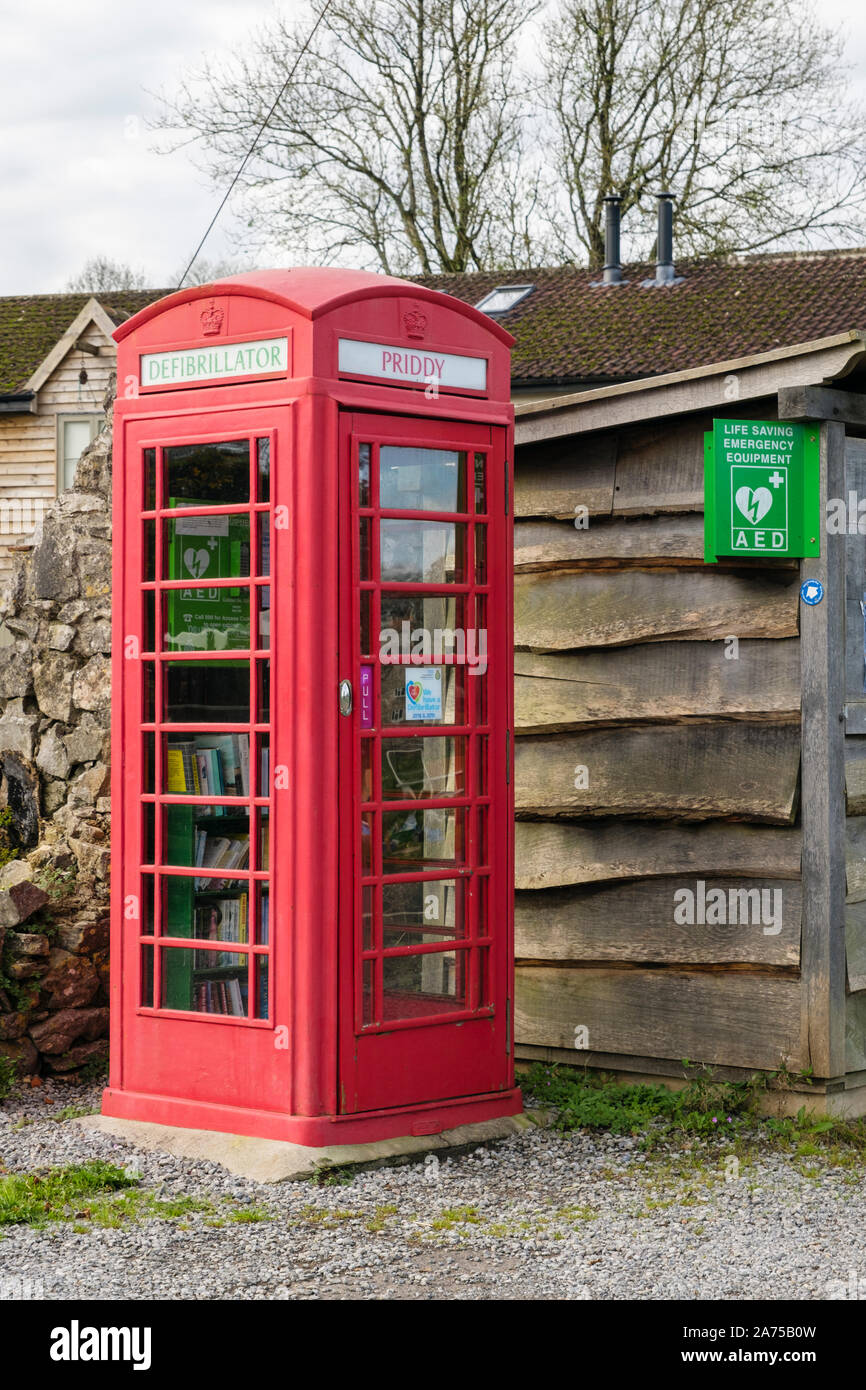 Bus Stop And Telephone Box High Resolution Stock Photography and Images ...