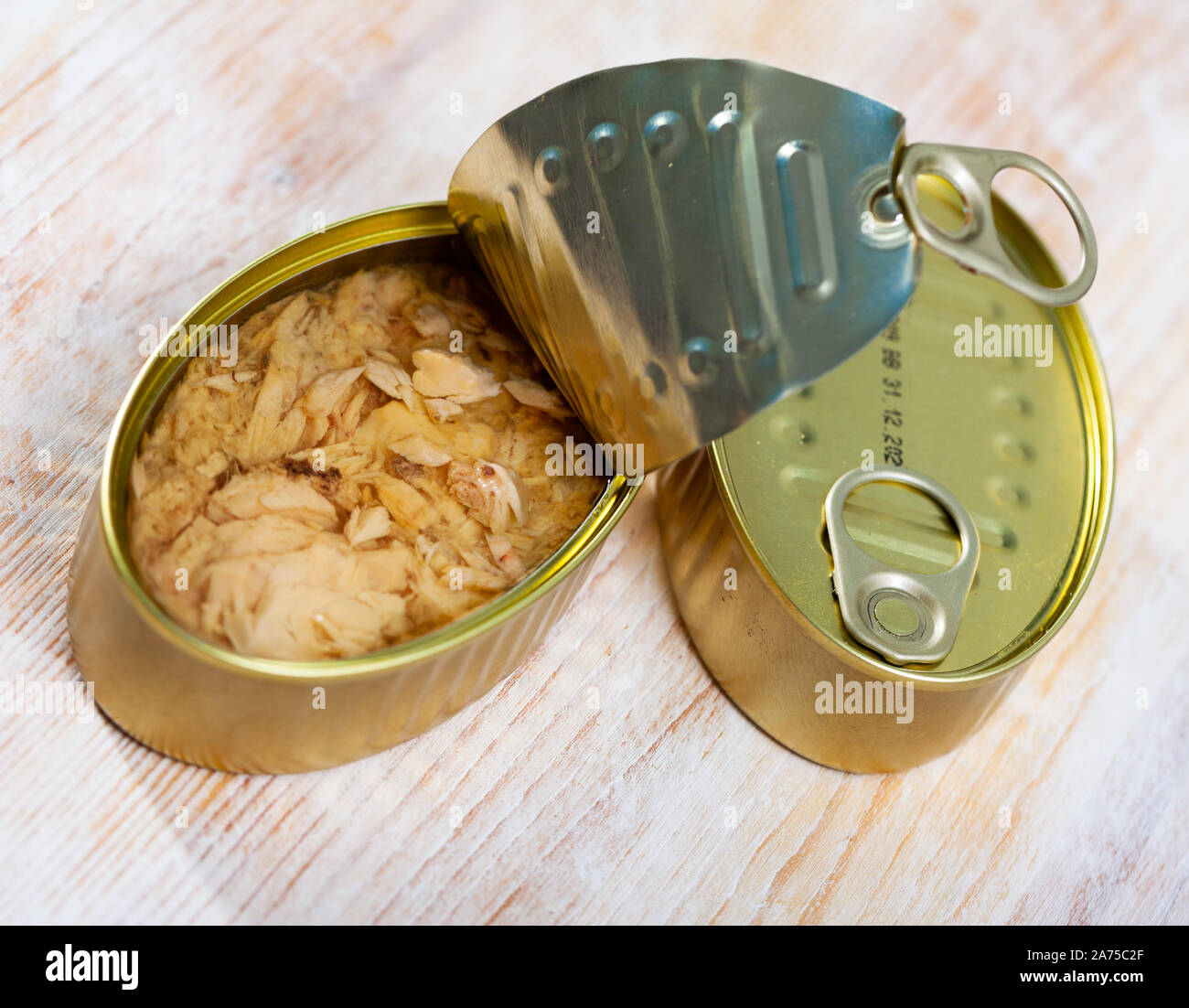 Tin can tuna fillet hi-res stock photography and images - Alamy