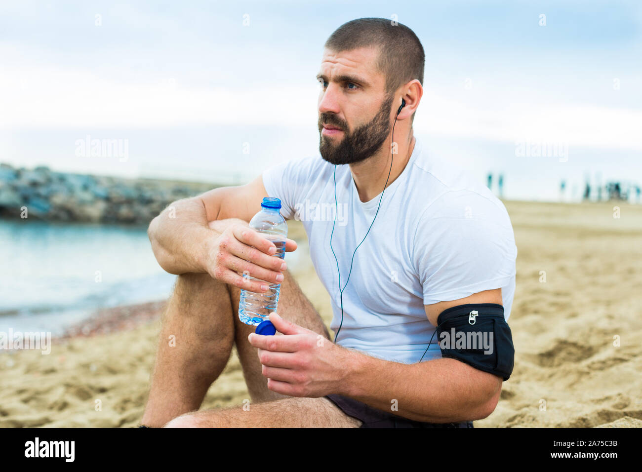 Guy sitting on beach near hi-res stock photography and images - Alamy