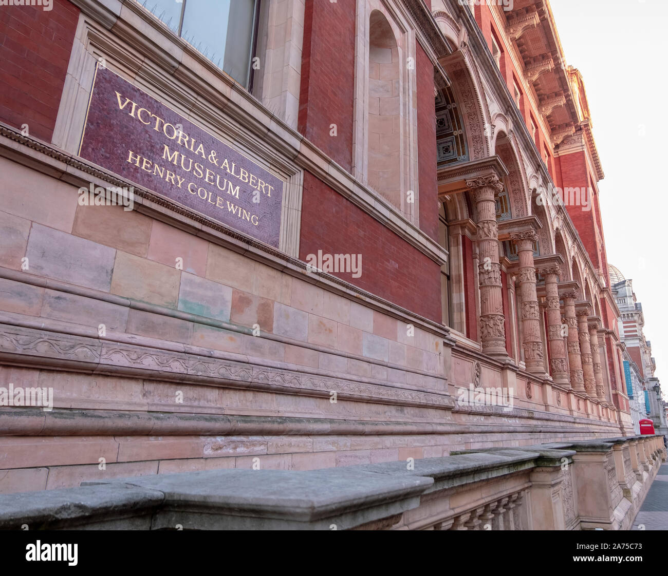 Worlds largest museum hi-res stock photography and images - Alamy