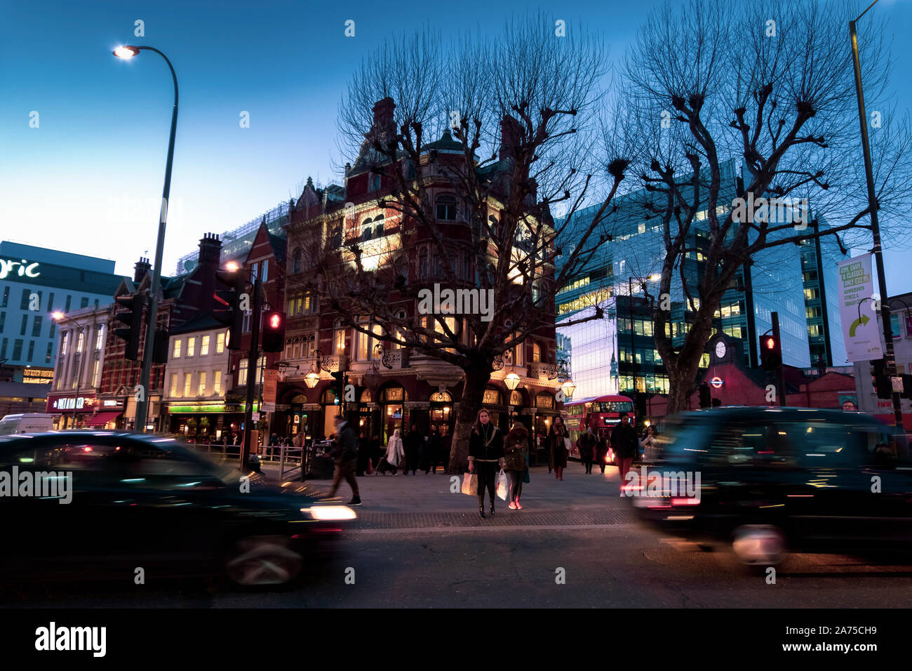 Hammersmith and city line hi-res stock photography and images - Alamy