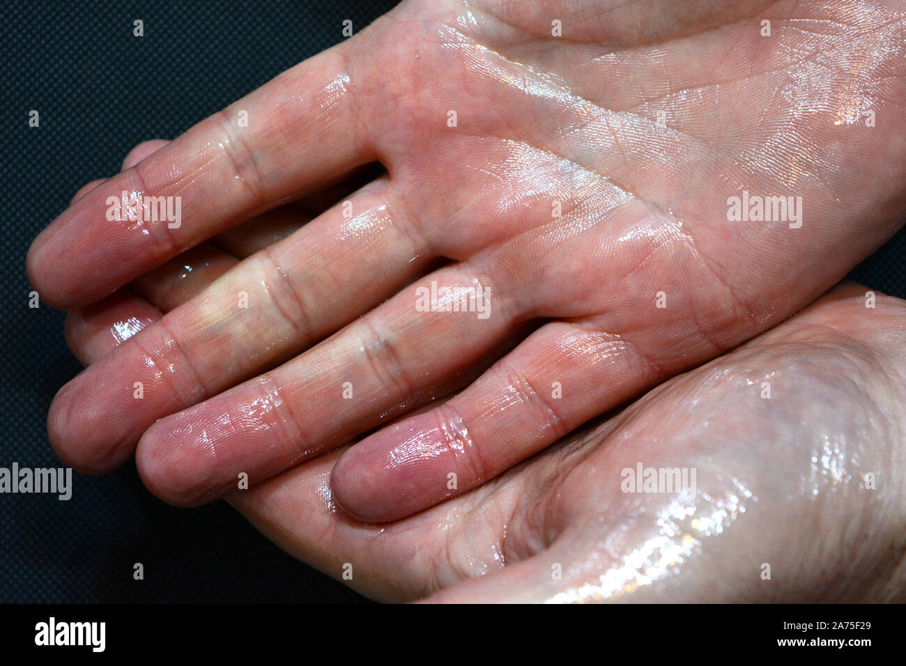 Mans hand fingers spread hi-res stock photography and images - Alamy