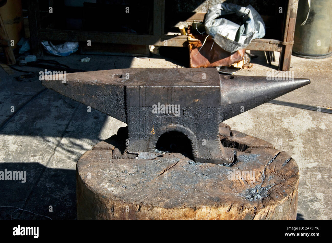 Blacksmiths anvil anvils hi-res stock photography and images - Alamy
