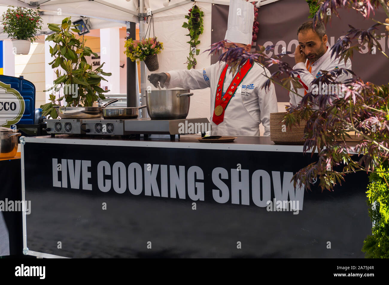 Live cooking street festival Stock Photo - Alamy