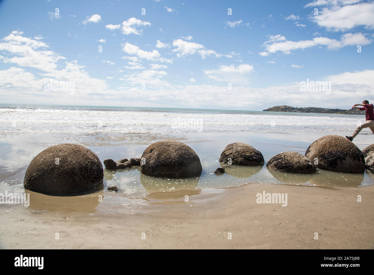 Spherical boulders hi-res stock photography and images - Alamy