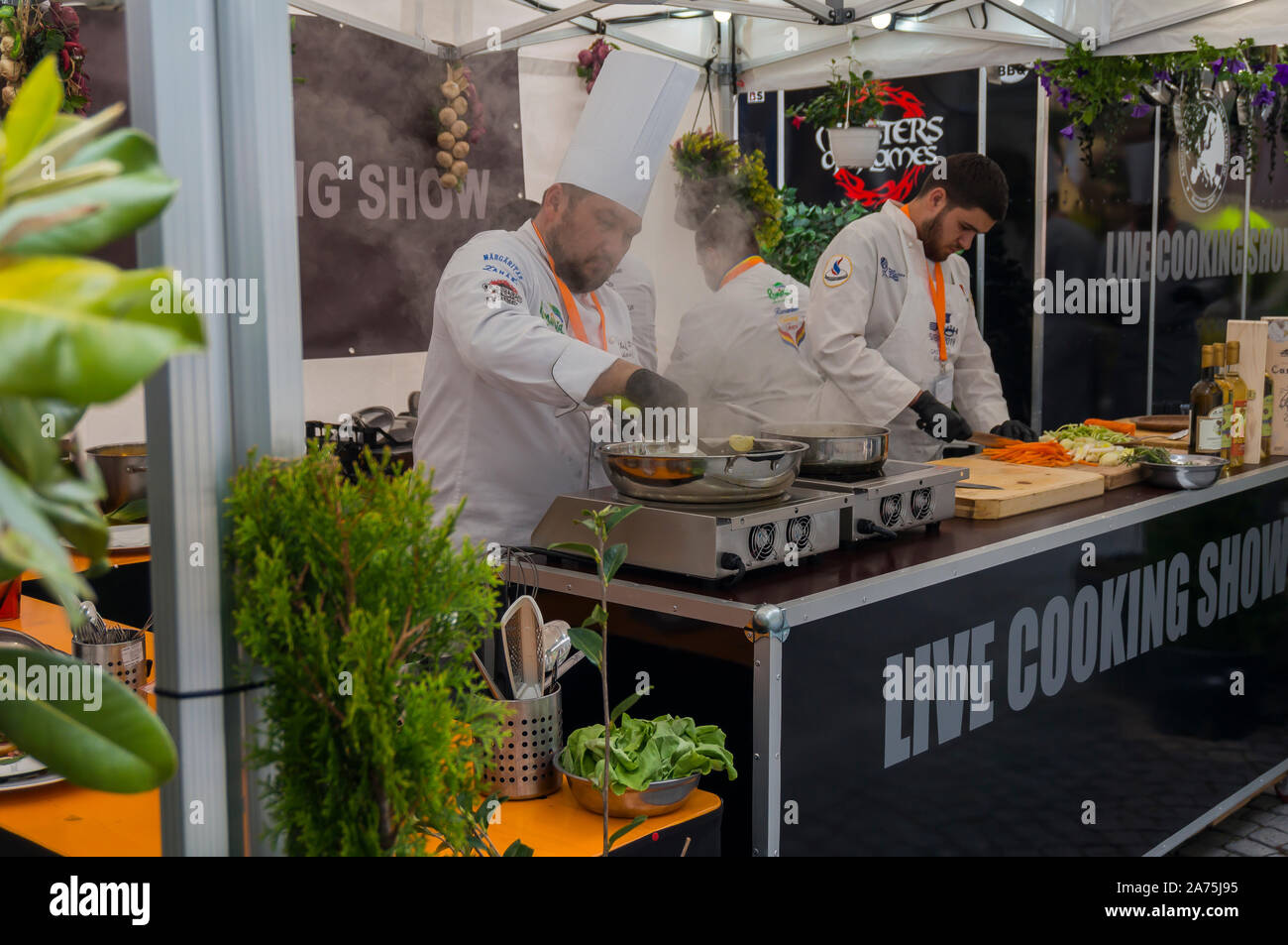 Live cooking street festival Stock Photo - Alamy