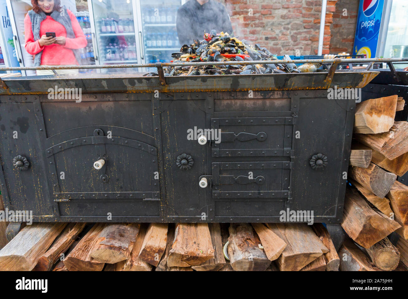 Live cooking street festival Stock Photo - Alamy
