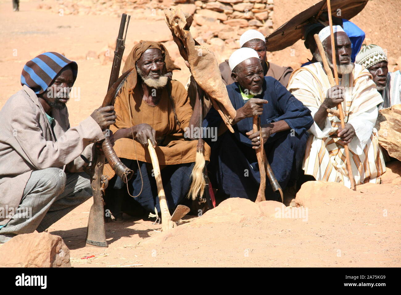 Dogon country : funeral at Kundu Andou Stock Photo - Alamy