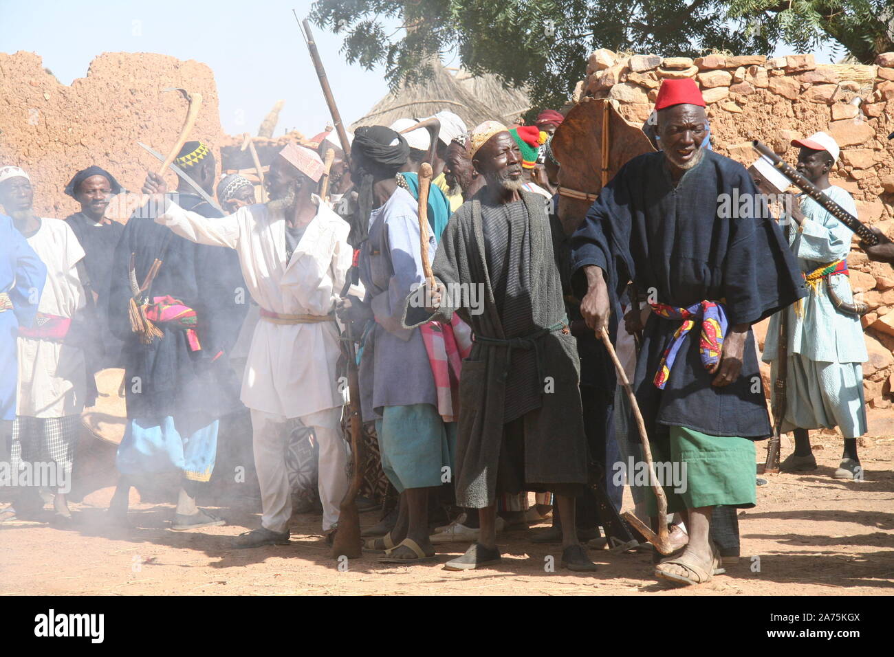 Dogon country : funeral at Kundu Andou Stock Photo - Alamy