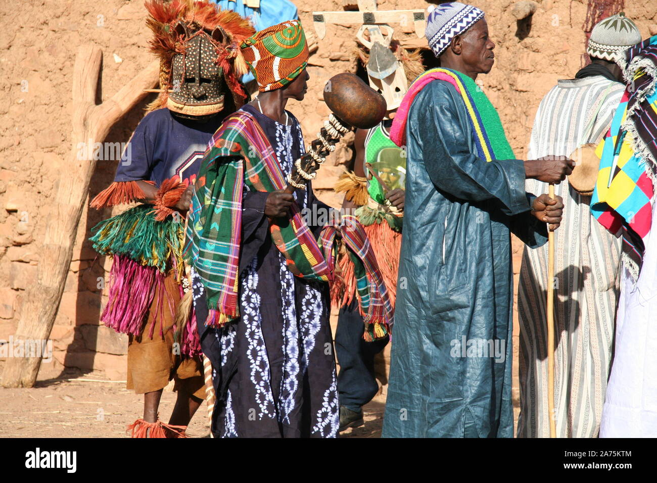 Dogon country : funeral at Kundu Andou Stock Photo - Alamy