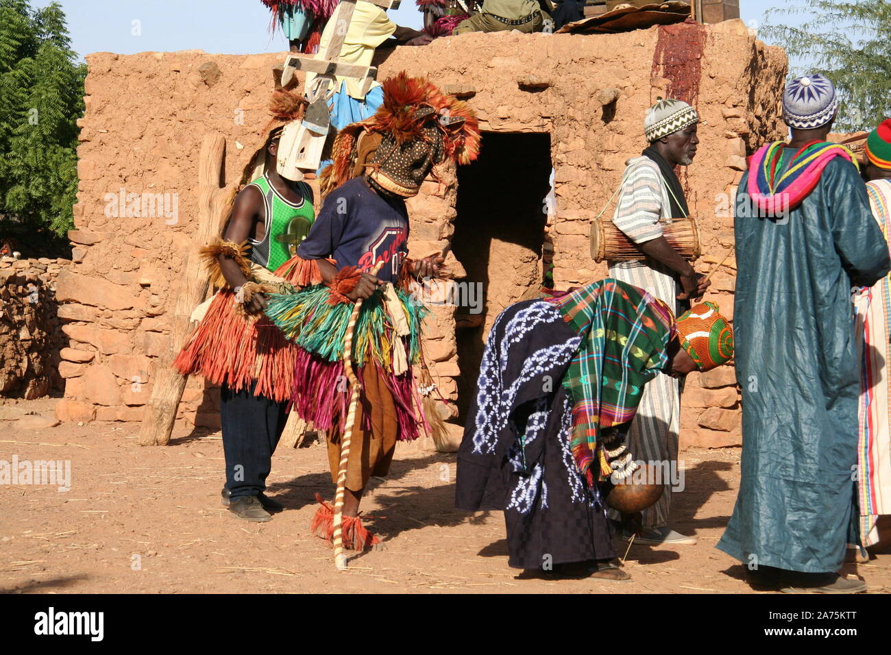 Dogon mask hyena hi-res stock photography and images - Alamy