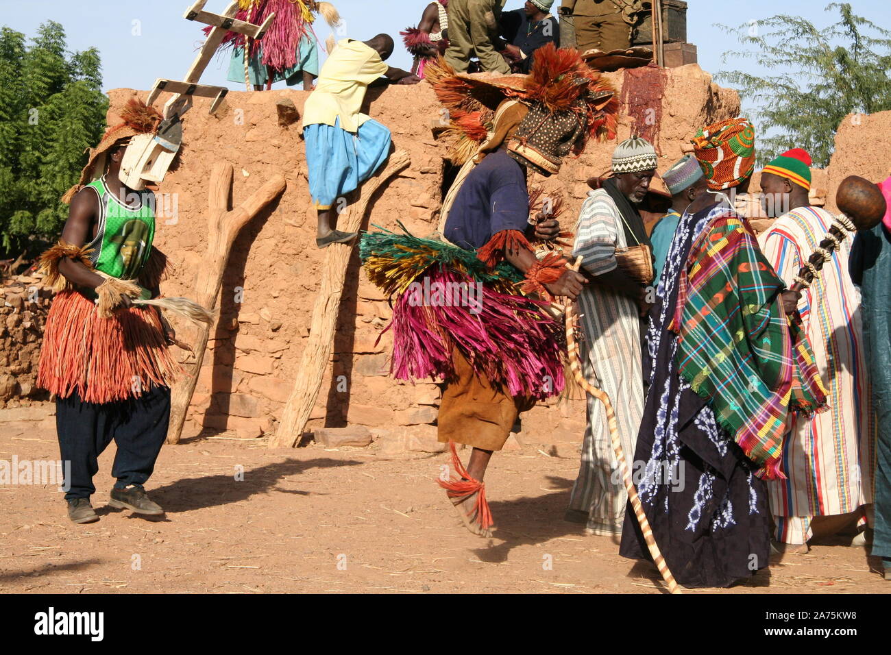 Dogon mask hyena hi-res stock photography and images - Alamy