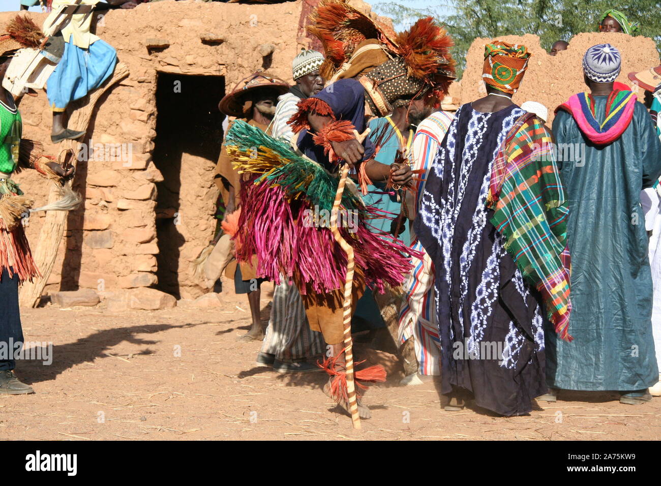 Dogon country : funeral at Kundu Andou Stock Photo - Alamy