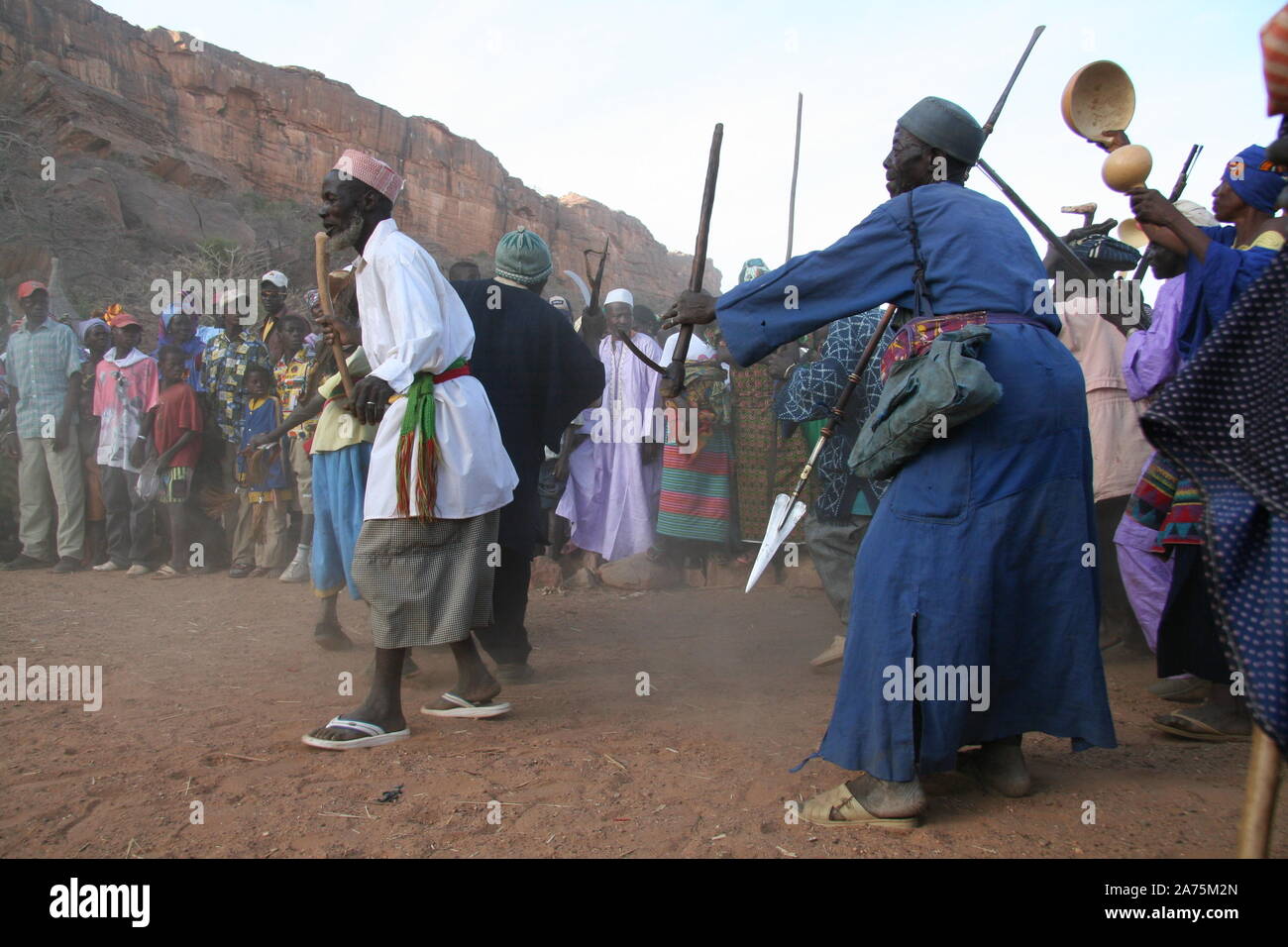 Dogon country : funeral at Kundu Andou Stock Photo - Alamy