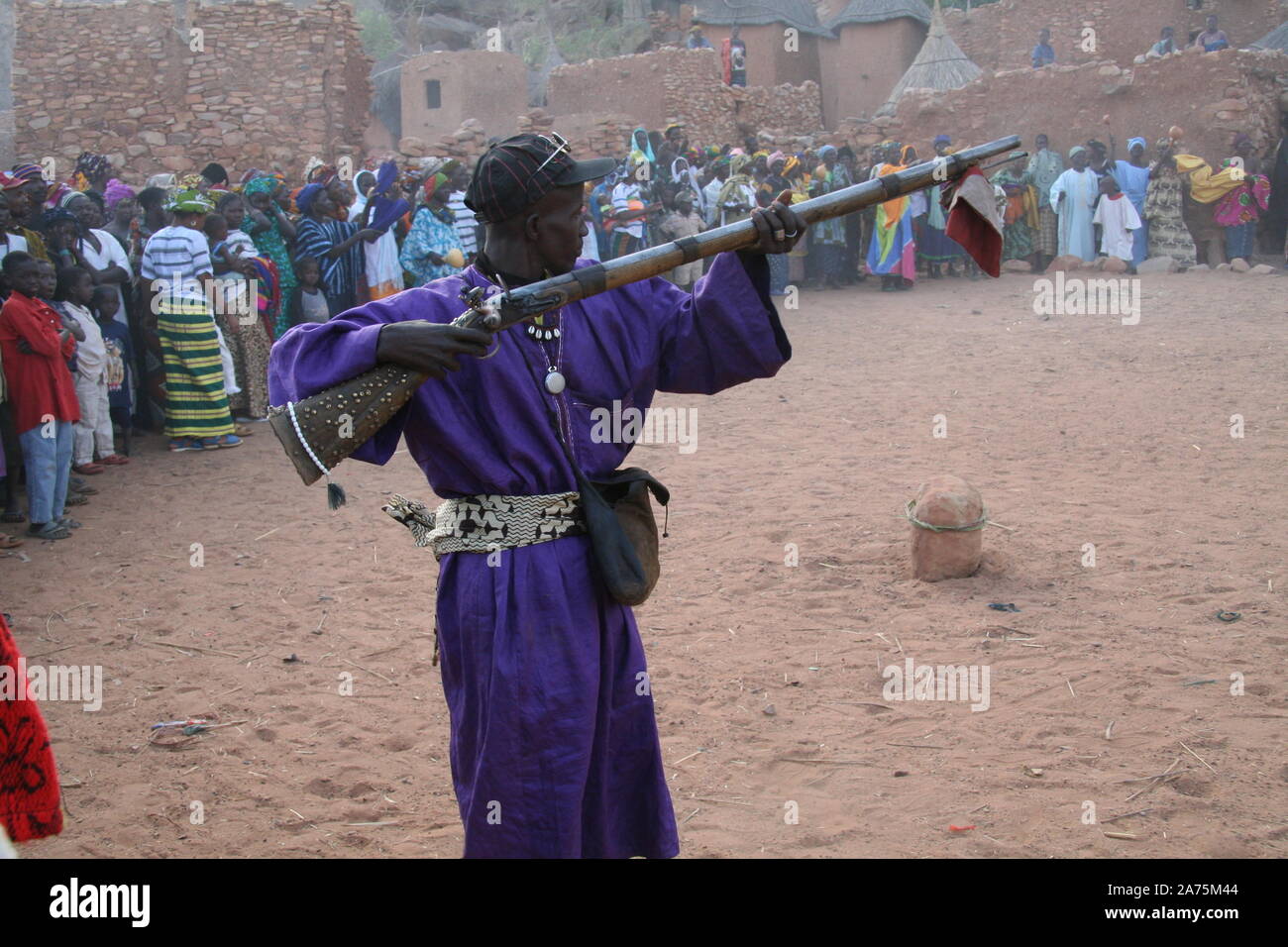 Dogon country : funeral at Kundu Andou Stock Photo - Alamy