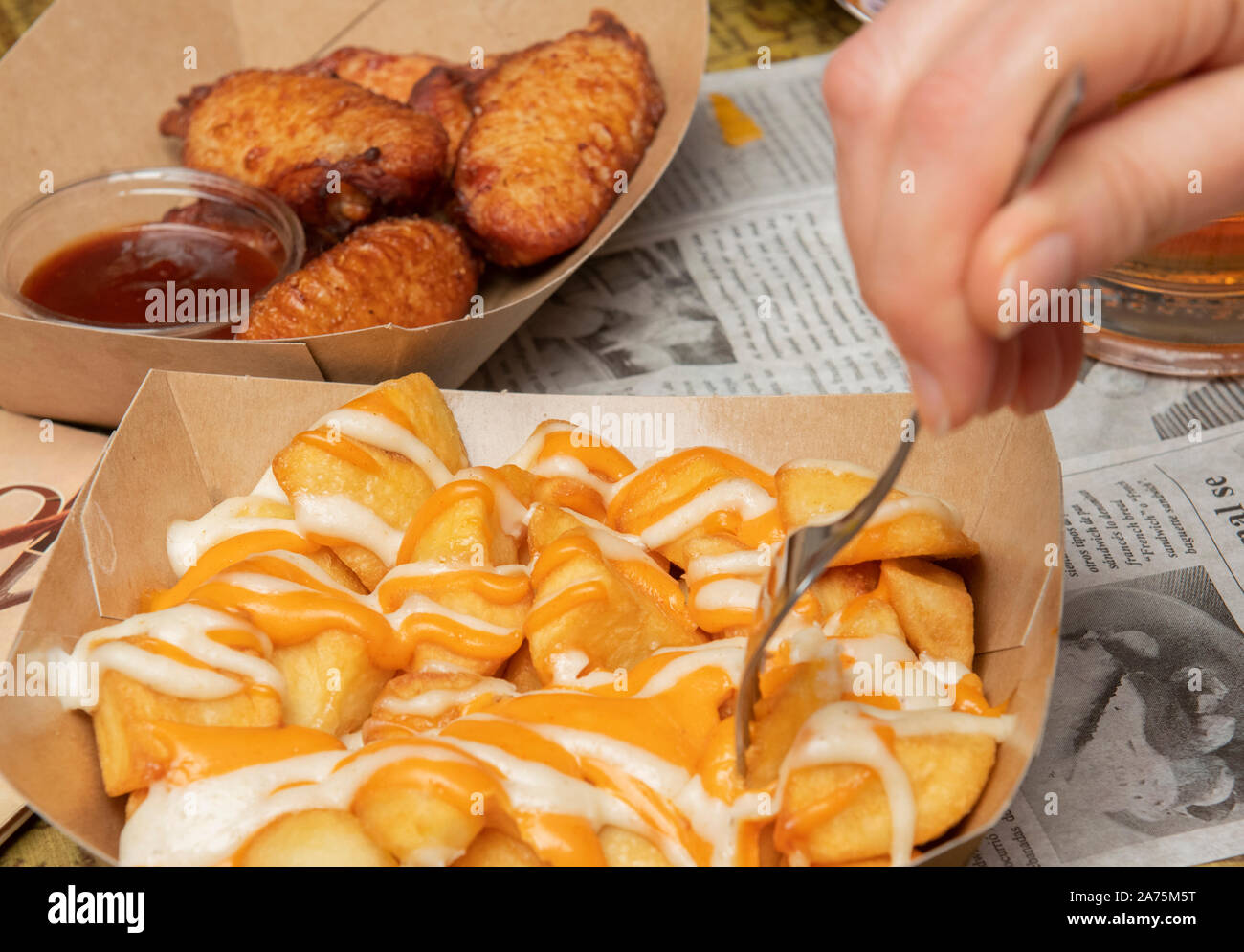 Paper dish hi-res stock photography and images - Alamy