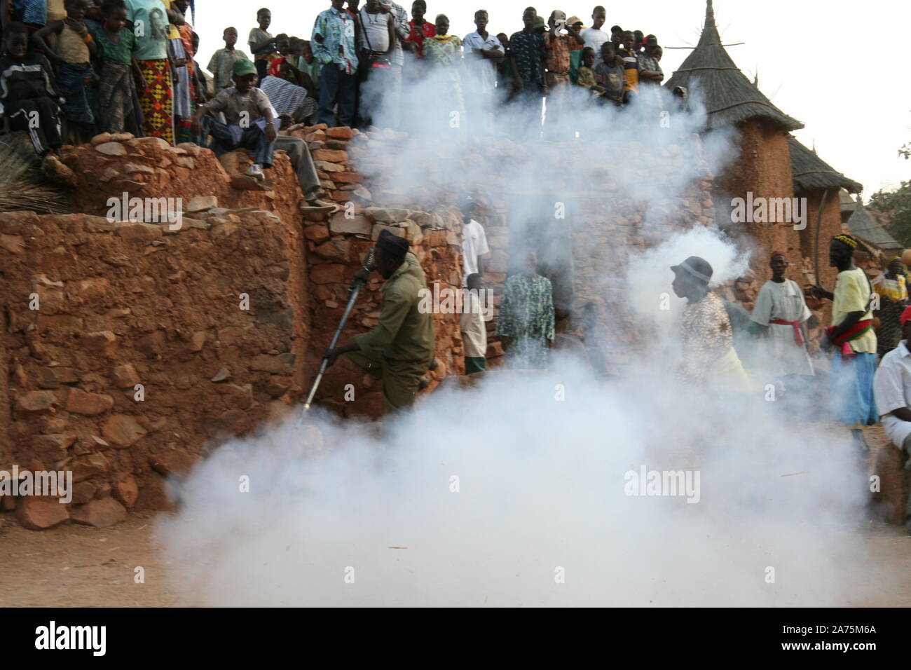Dogon country : funeral at Kundu Andou Stock Photo - Alamy