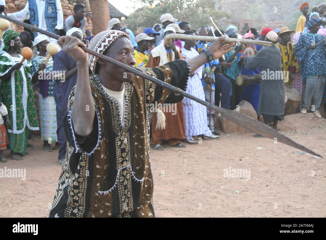 Dogon country : funeral at Kundu Andou Stock Photo - Alamy