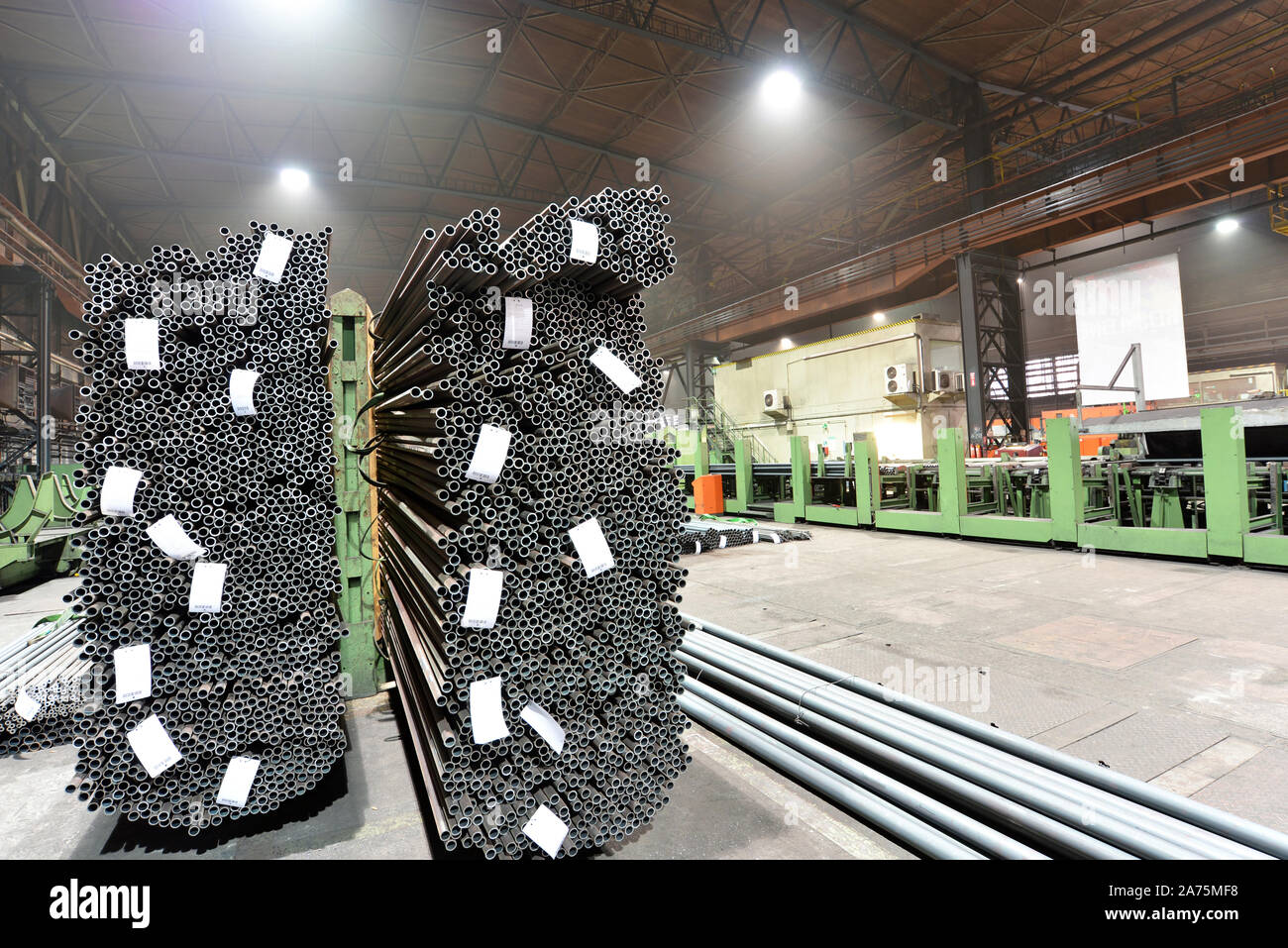 Metal tubes hi-res stock photography and images - Alamy