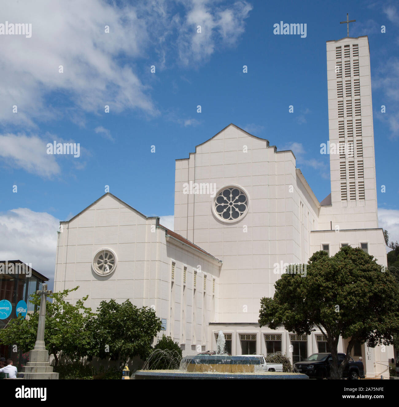 Art deco cathedral hi-res stock photography and images - Alamy