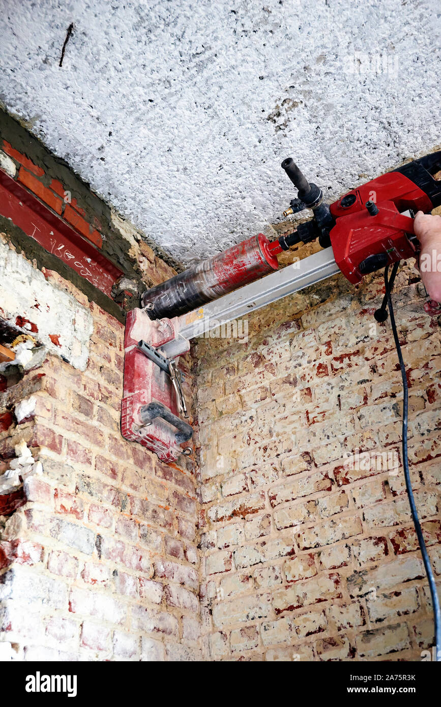 Pierce work hi-res stock photography and images - Alamy