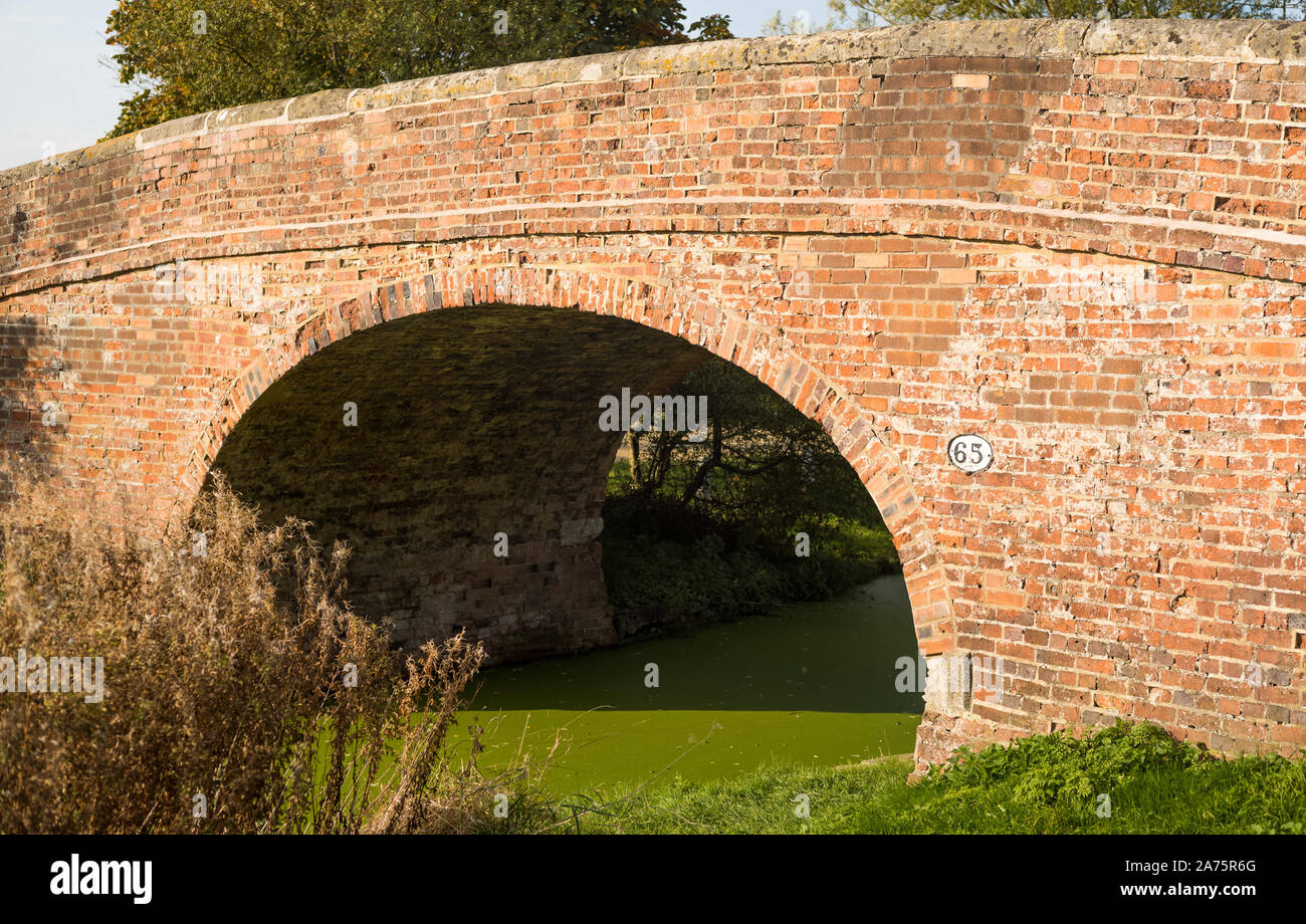 Brick canal crossing hi-res stock photography and images - Alamy