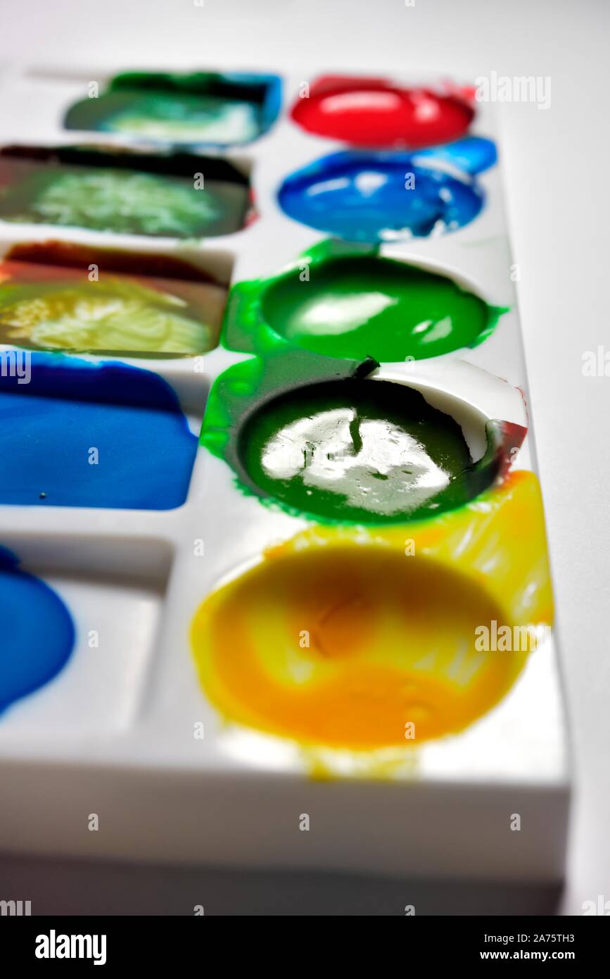 Primary colors paint hi-res stock photography and images - Alamy