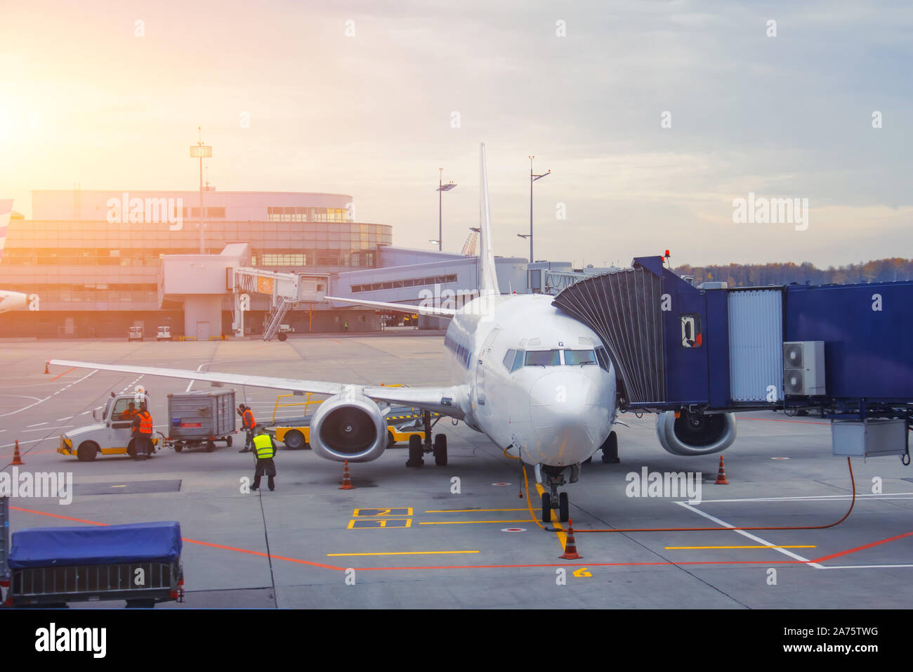 Aircraft gangway hi-res stock photography and images - Alamy