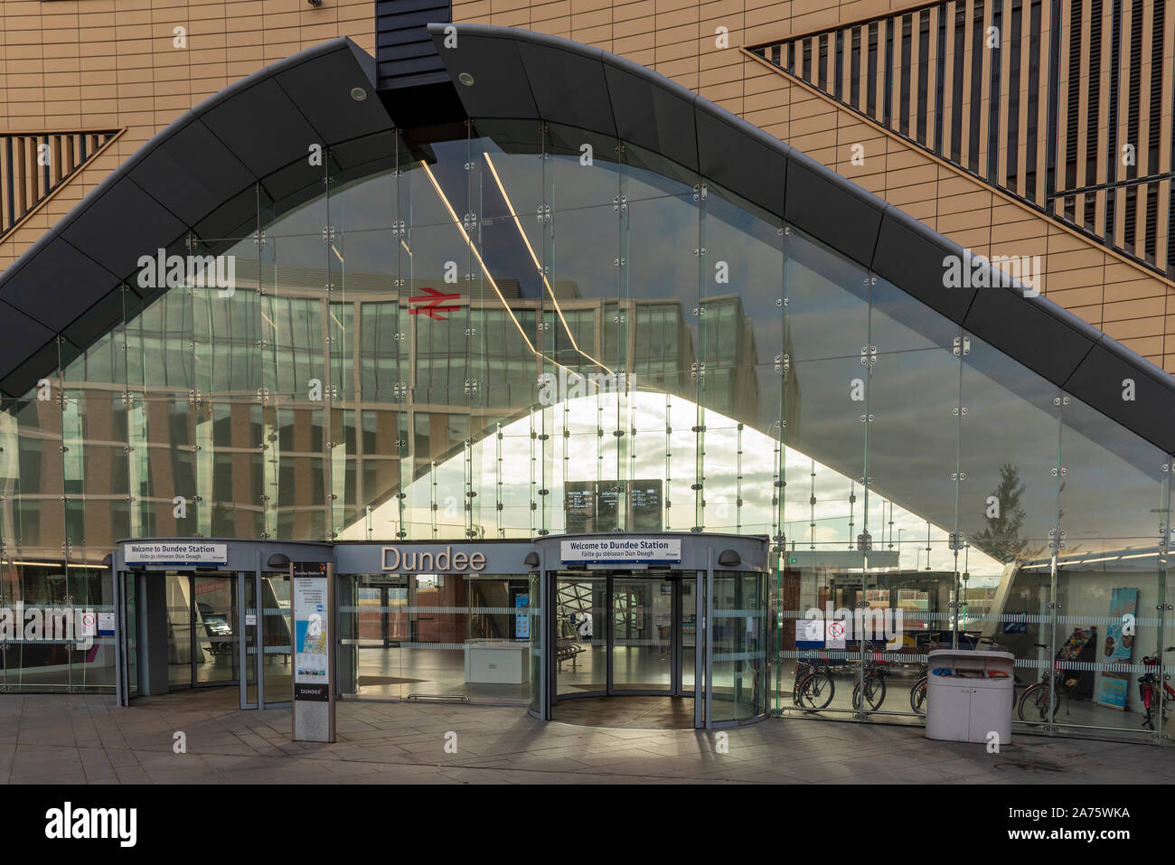 Railway Station Dundee High Resolution Stock Photography and Images - Alamy