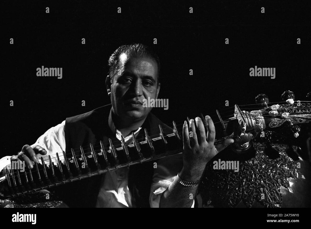 Indian musician ravi shankar Black and White Stock Photos & Images - Alamy