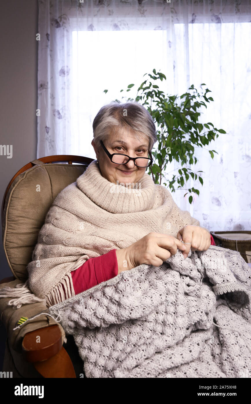 Women knit hi-res stock photography and images - Alamy
