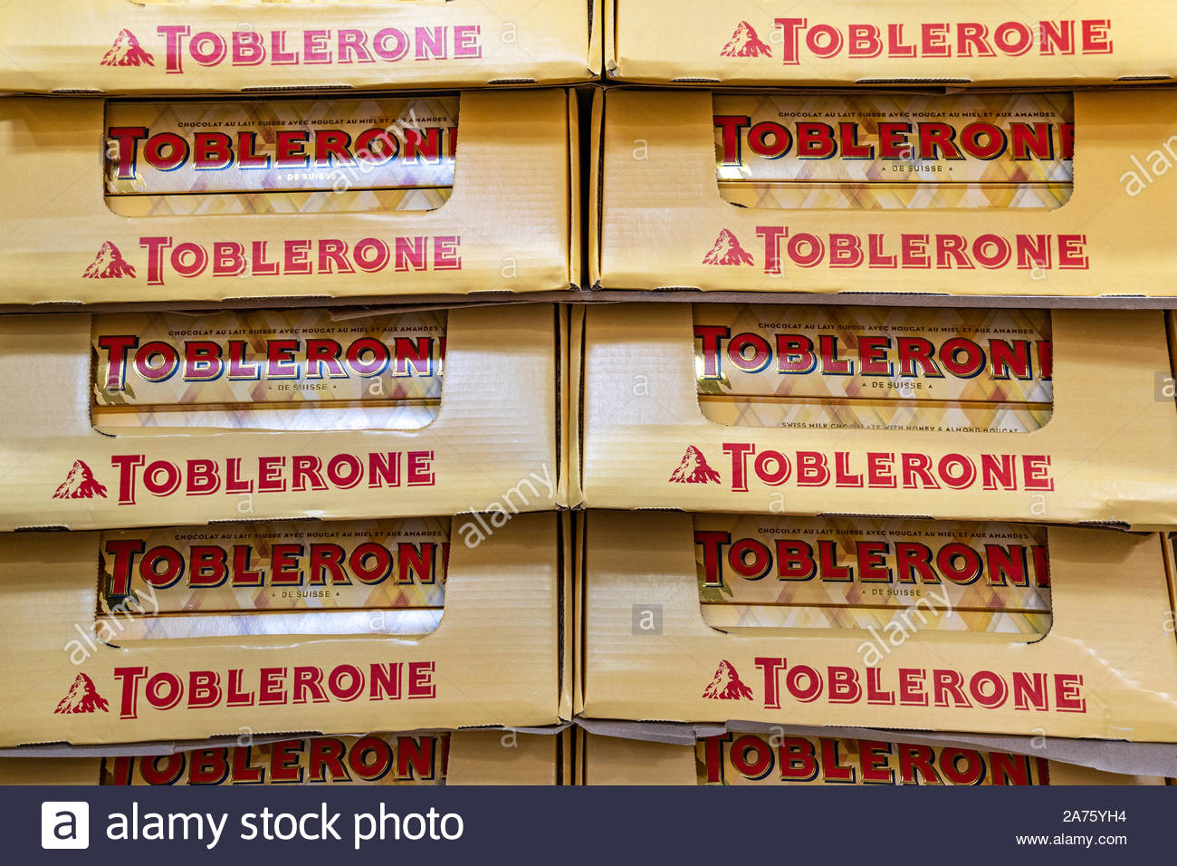 Chocolates Display Shelves High Resolution Stock Photography and Images ...