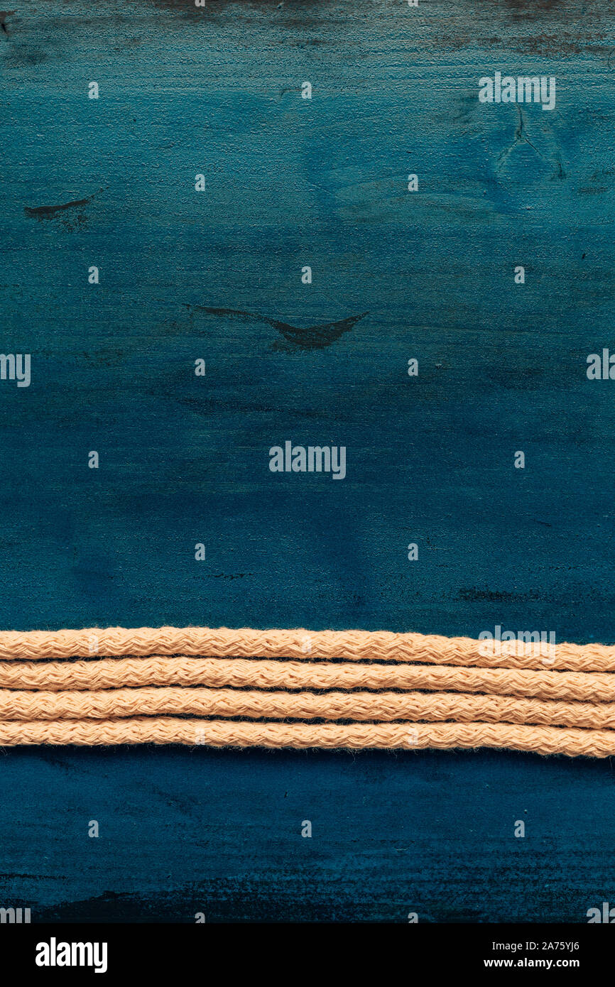 Rope and grunge wood background with copy space Stock Photo - Alamy