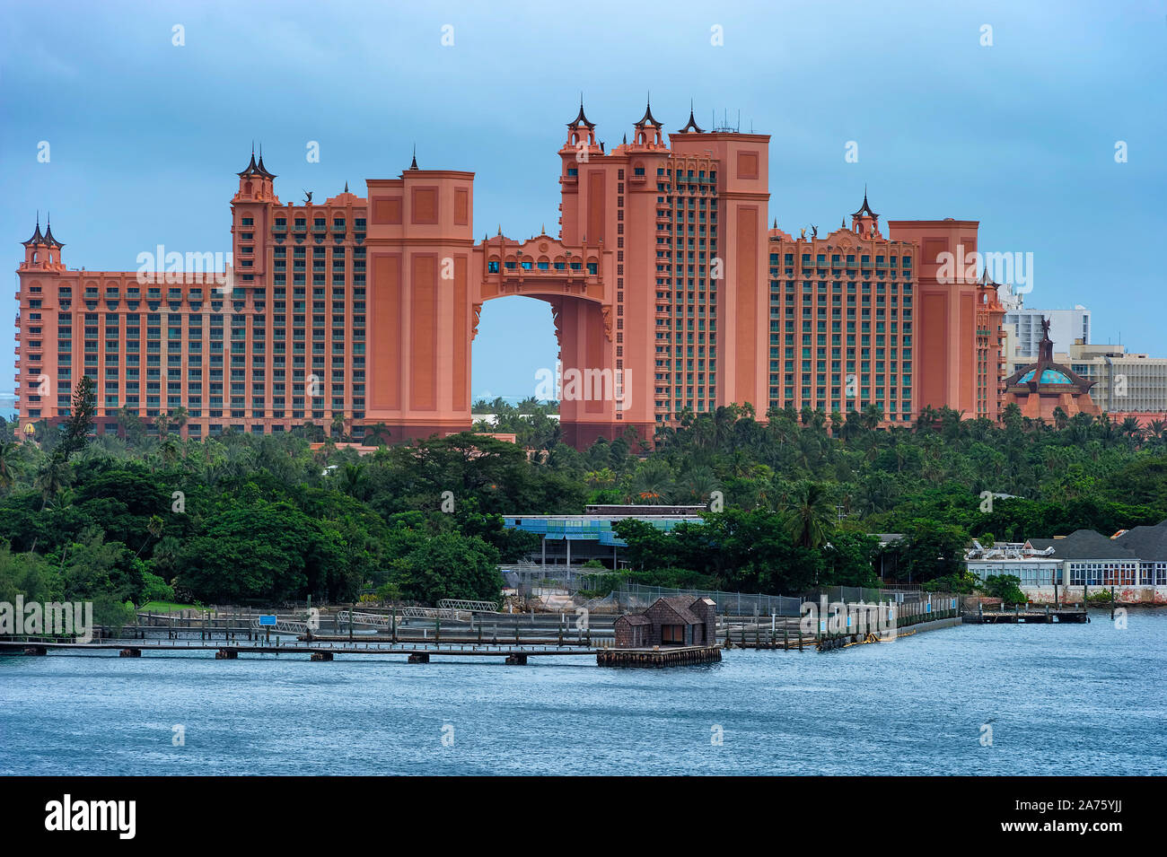 Atlantis resort bahama exterior hi-res stock photography and images - Alamy